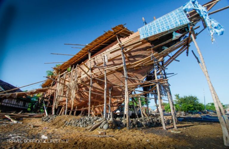 Cruising on a traditional sailing ship | Indonesia